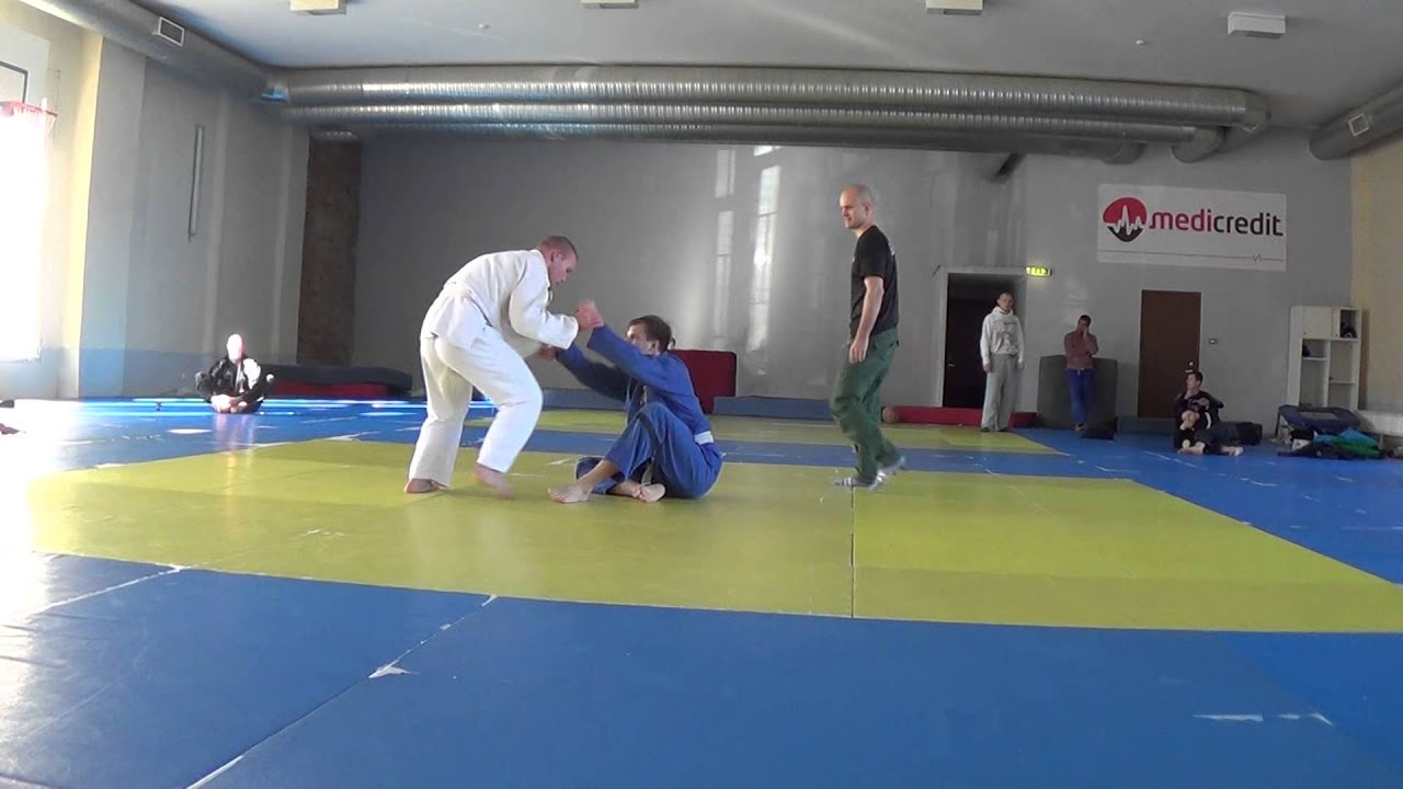 Alex-Edward Raus vs Asko Häusler - YouTube