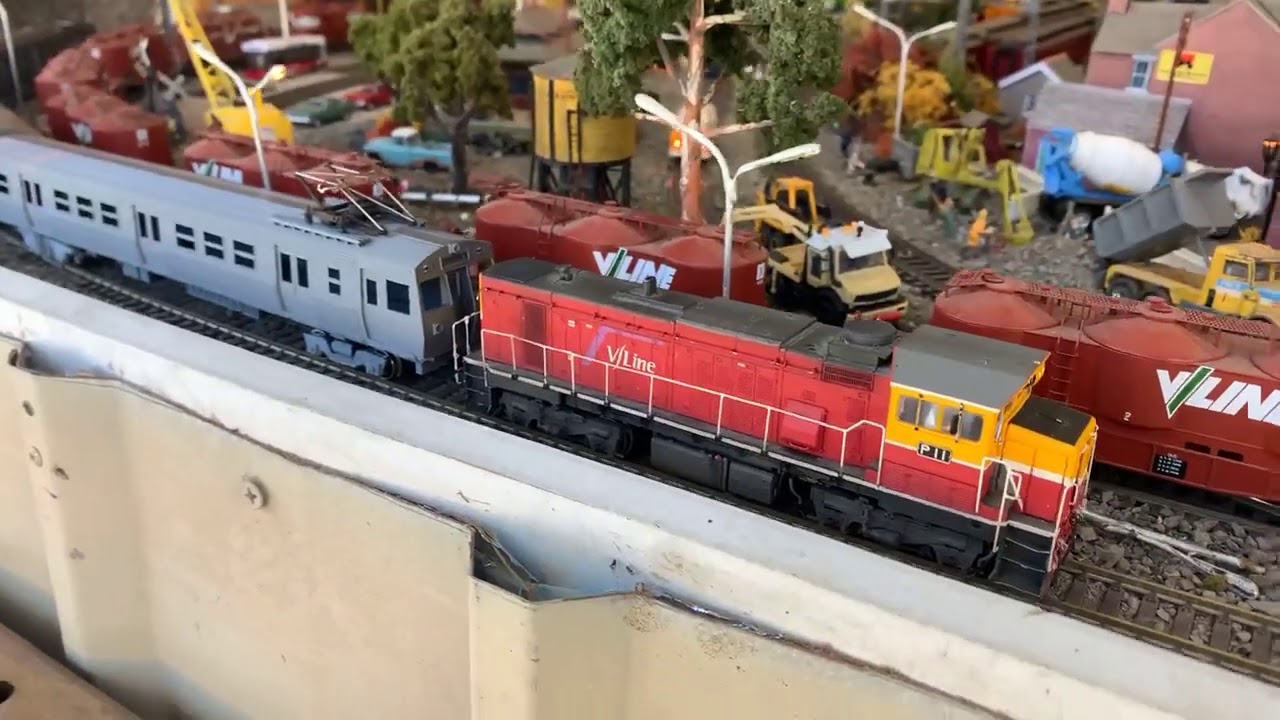 Ho scale 3D Printed Hitachi! - YouTube