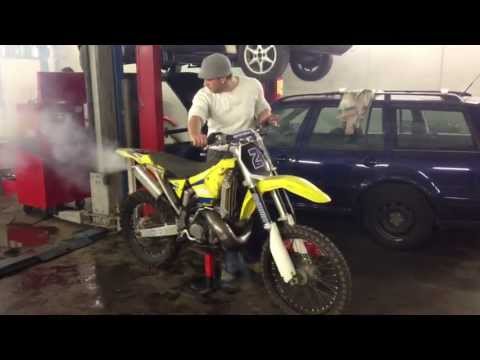 Suzuki RM250 2-Stroke 2002-model First start-up - YouTube