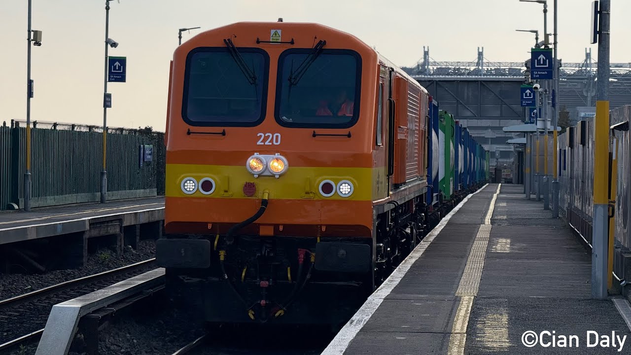 Retro Irish Rail 201 Class Loco 220 + IWT Liner - Drumcondra (18/3/25 ...