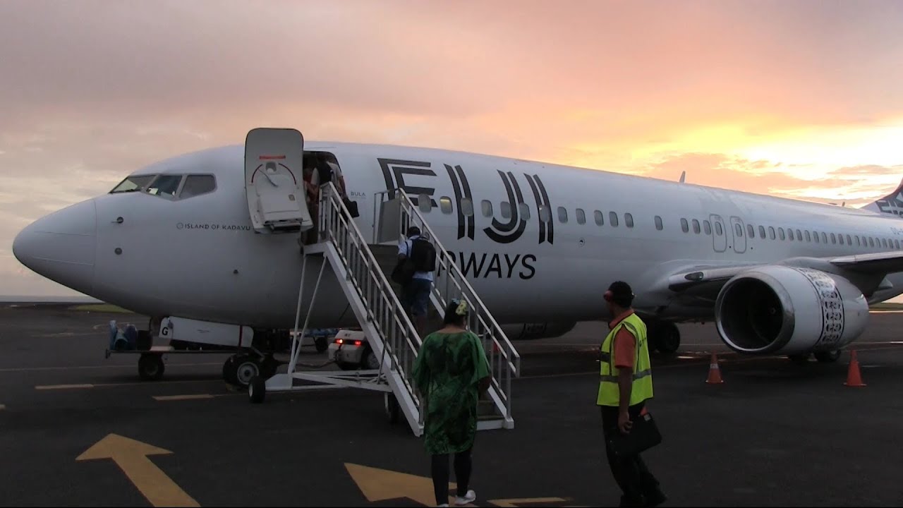 Fiji Airways B737 Takeoff Samoa - YouTube