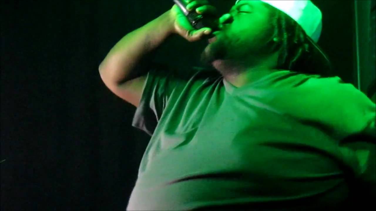 R-Swift - Awesome God (Live) - YouTube