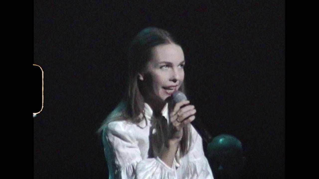 Isabella Lundgren - Blowin In The Wind Live - YouTube