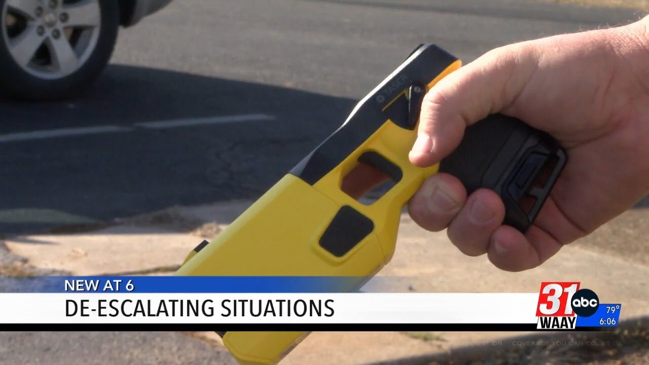 De-escalating situations when mental health is involved - YouTube