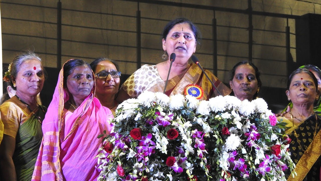 Dr. Medha Purao - Samant - As a Person and Leader : A short film. - YouTube