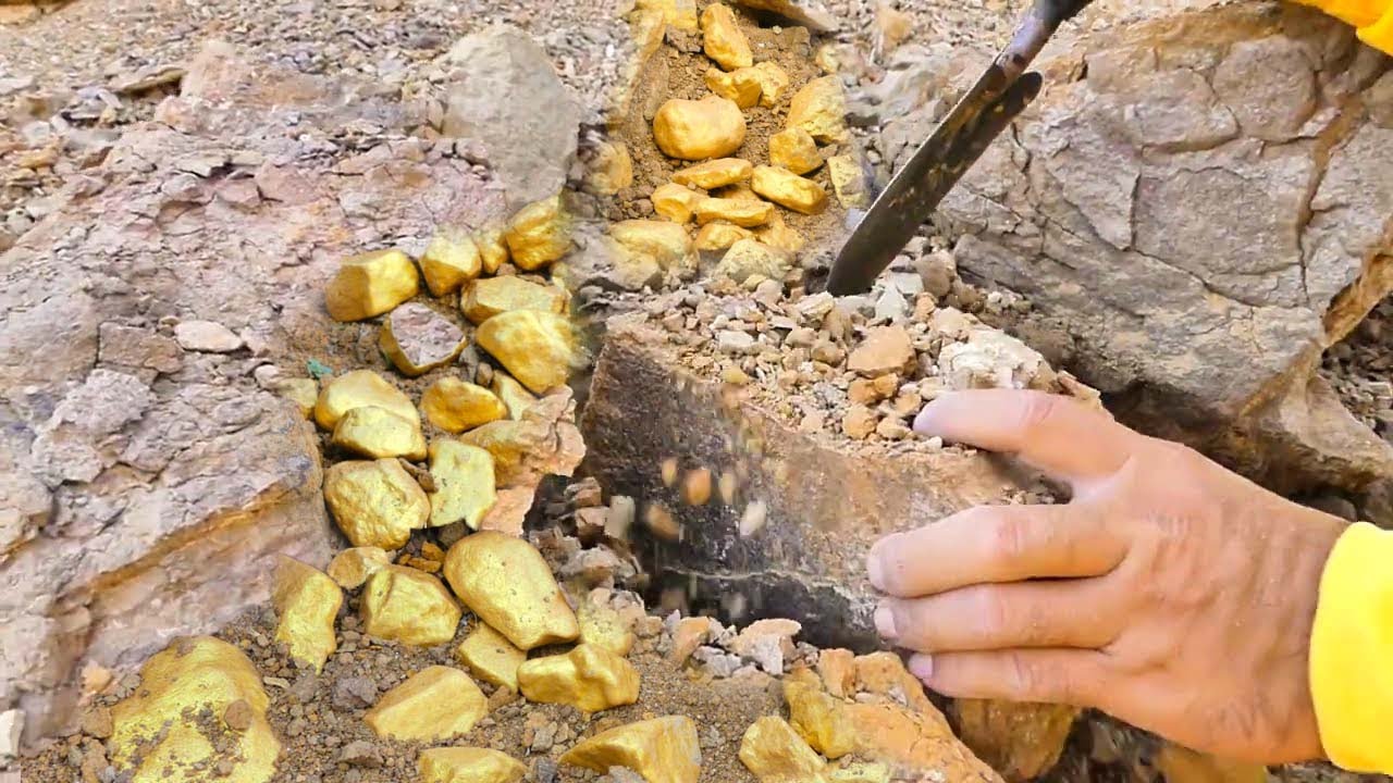 We were horrified when we saw the treasure chest in the rock!!! Digging ...