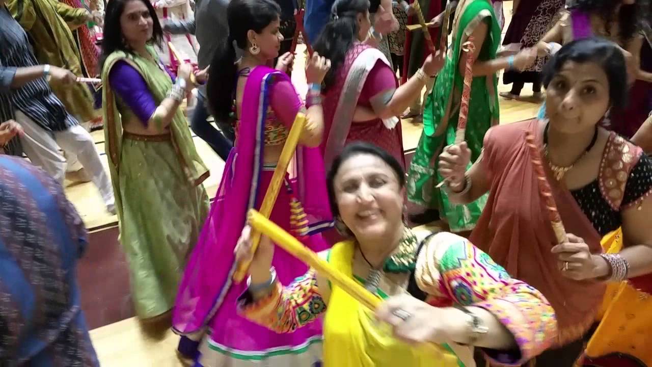 DFW GUJARATI SAMAJ GARBA AT LOOS FIELD STADIUM - YouTube
