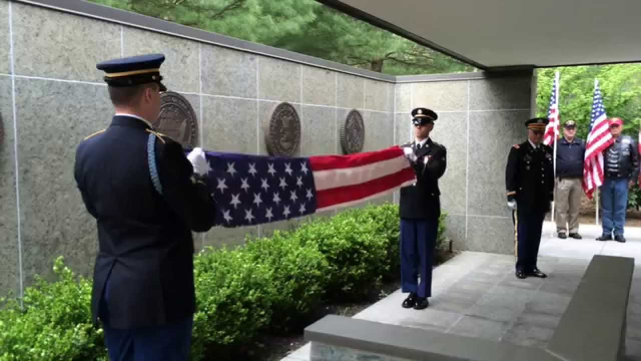 Flag-folding ceremony - YouTube