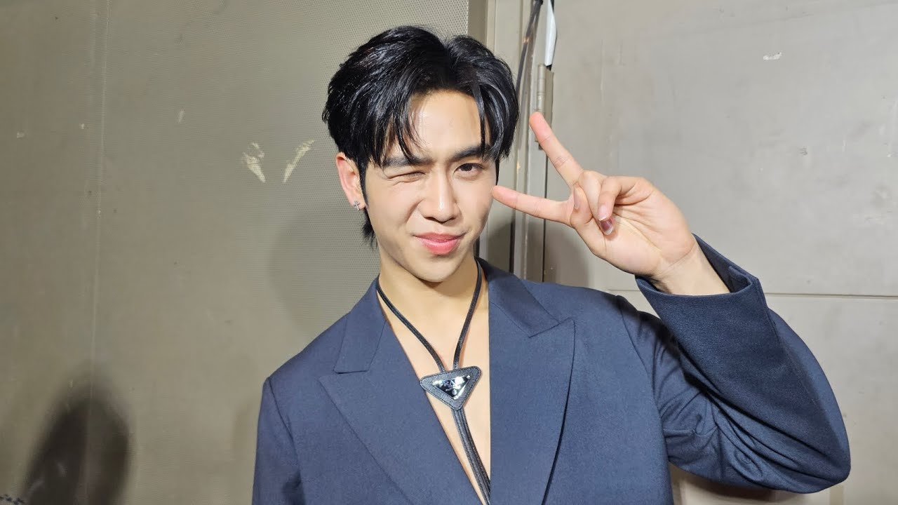 หลุยส์ ธณวิน นักบินที่จริงใจ เพื่อนๆที่gmmtvต่อคิวนั่งเครื่องแล้ว แค่ ...