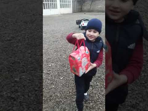 Şaxta baba Həziyə hədiyyə verib.