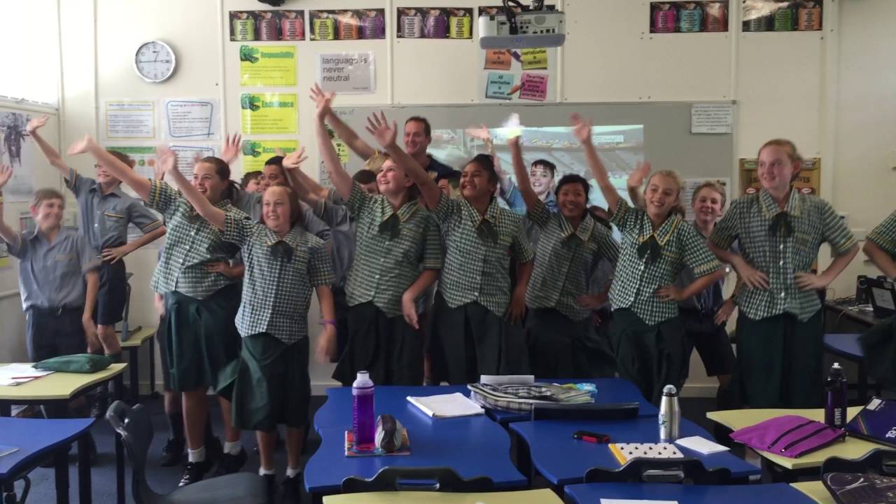 Michelle Jenneke Warm Up Dance Balmoral SHS 7B HPE - YouTube