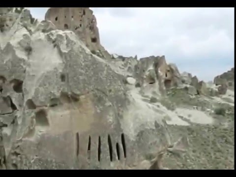 NEVŞEHİR ÇAT VADİSİNDEKİ EN BÜYÜK OYMA MAĞARALAR, YERALTI MAĞARALARI VE KAYALIK VİDEOSU