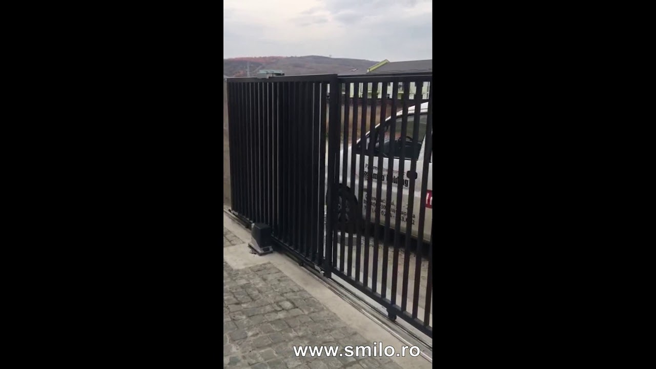 Poarta Metalica Culisanta Telescopica - Intra Pe www.smilo.ro - YouTube
