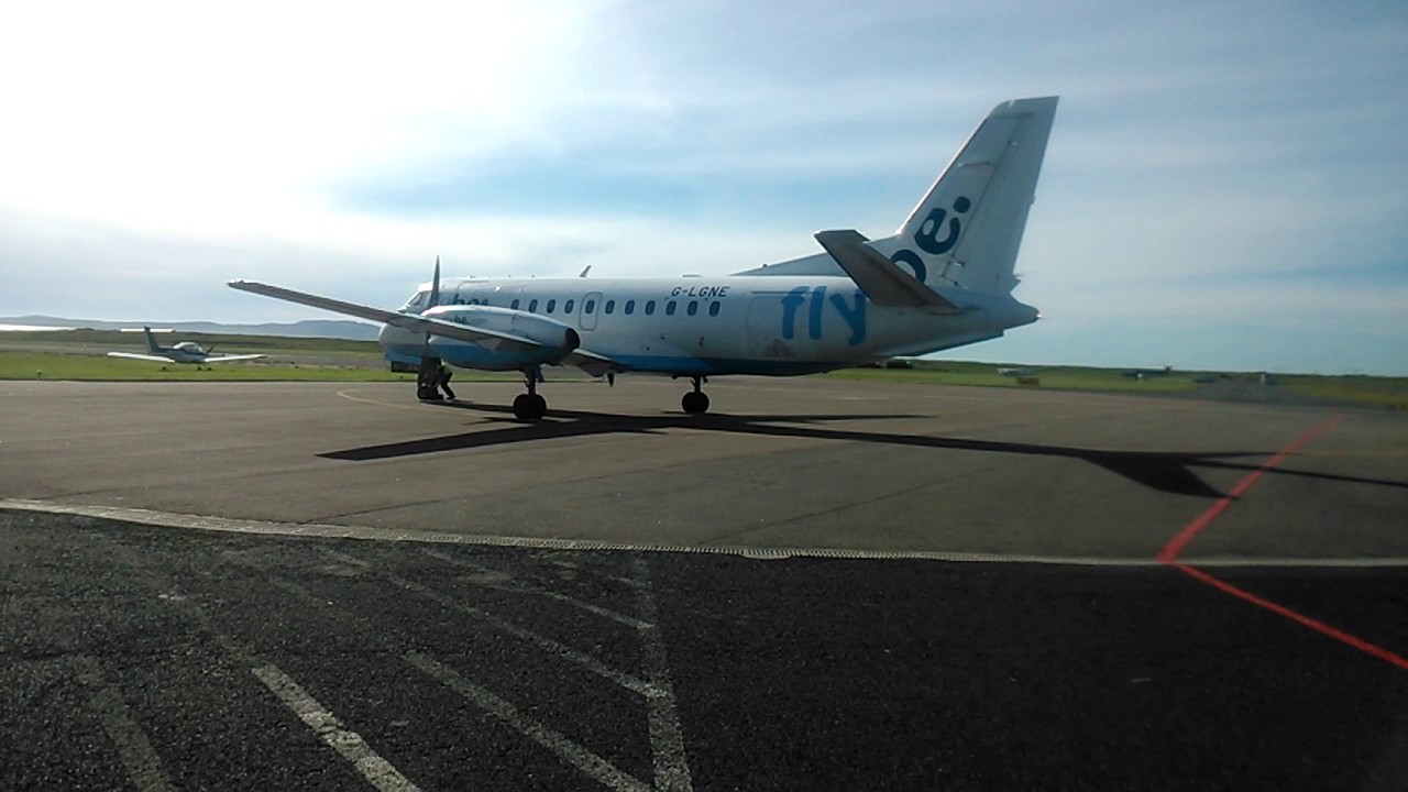 Islay Loganair plane on its way back to Glasgow. - YouTube