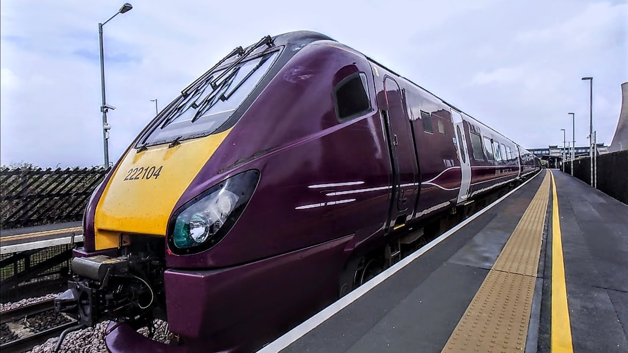 The purple beauty (222 104) at full power!! 10-car Class 222 full ...