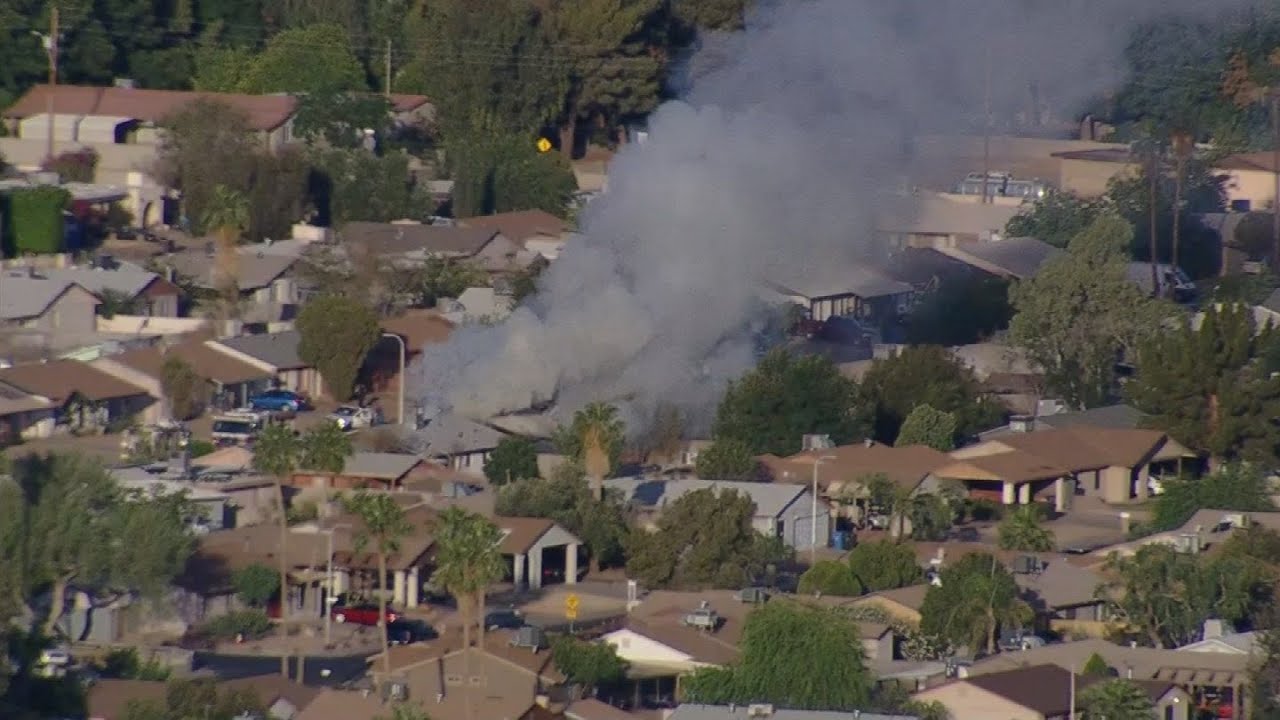 VIDEO: Man suffers burns following south Phoenix house fire - YouTube