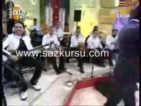 ismail YK ibo showda saz calarken