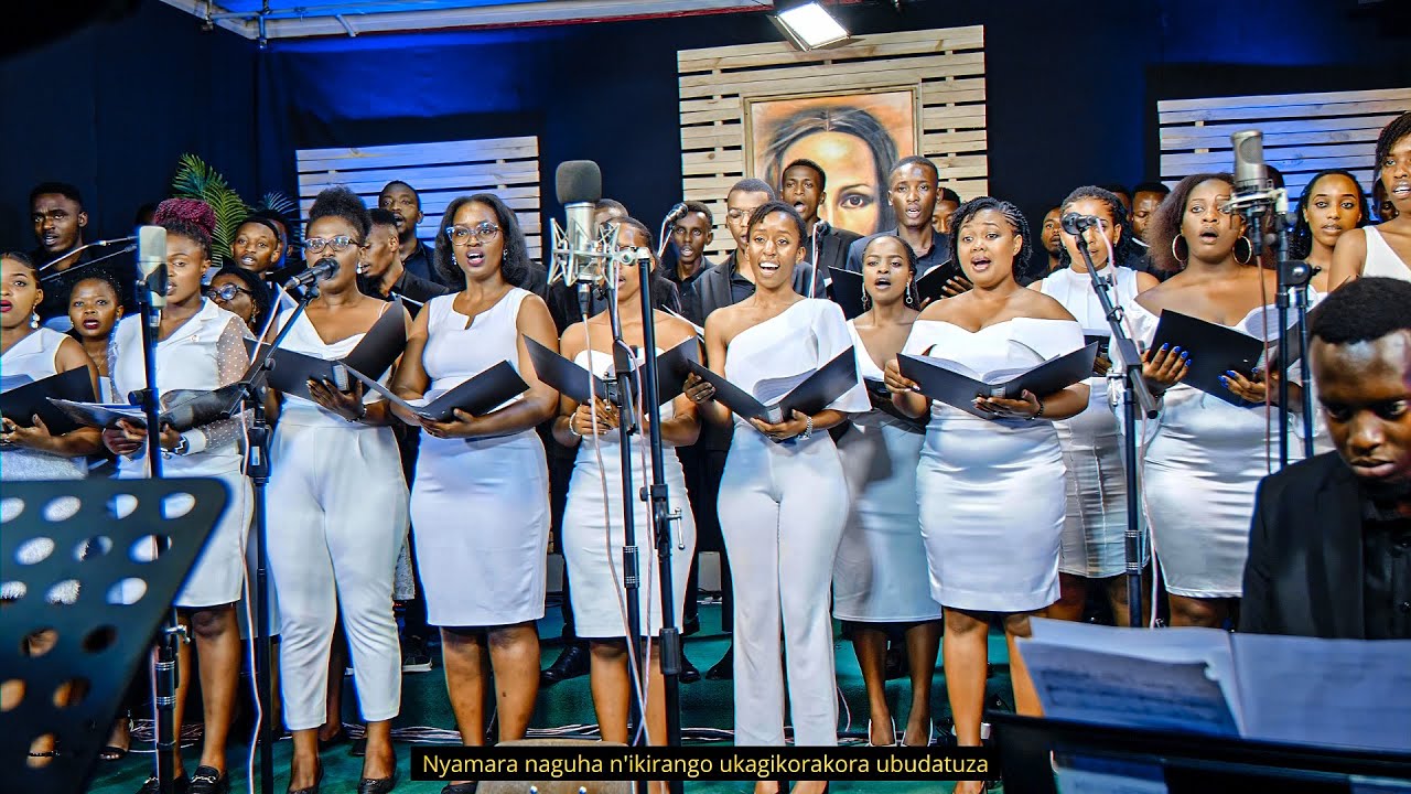 Nzakwereka aho yashibutse | Choeur International et Ensemble Instrumental - YouTube