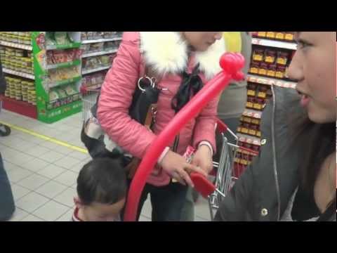Advice to a Chinese child about not pooping in public