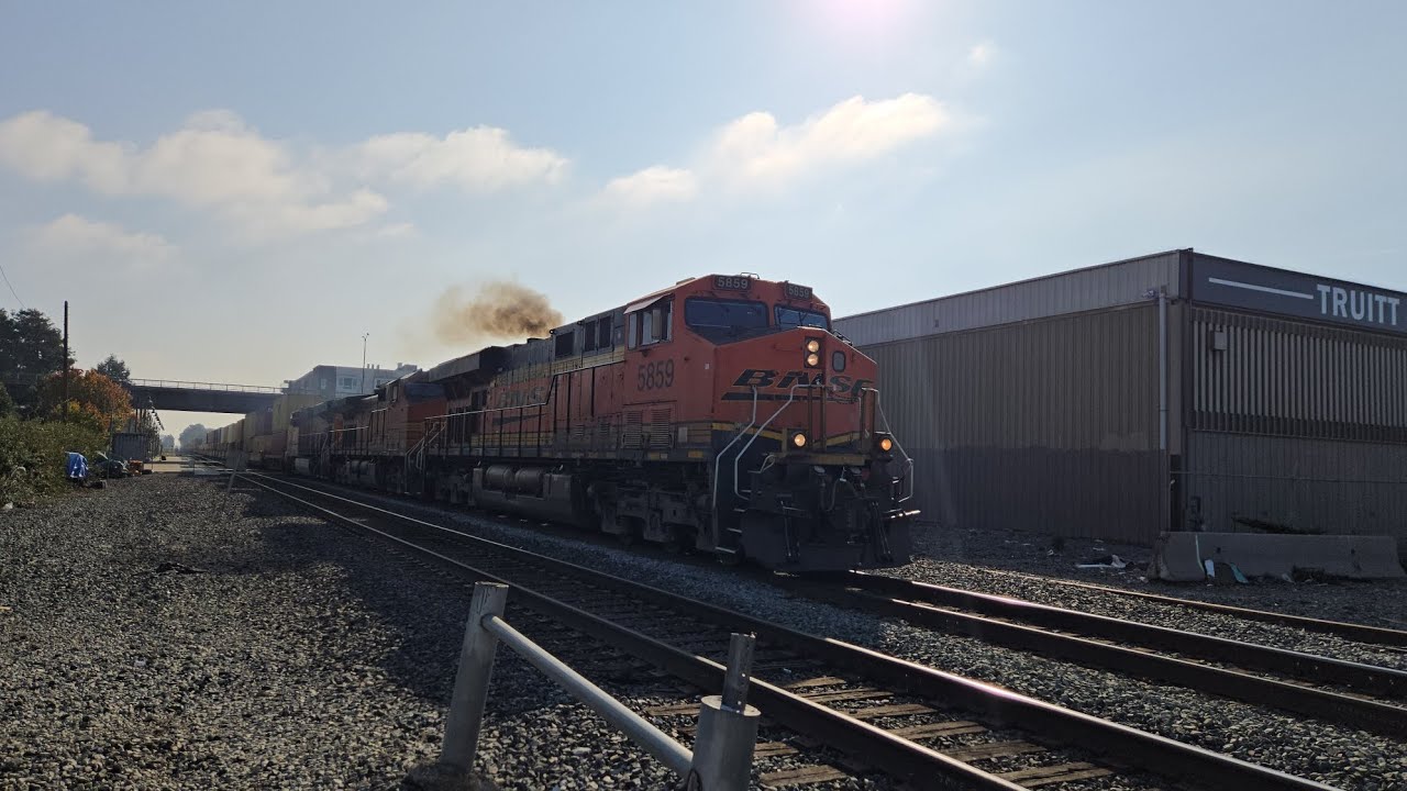 BNSF Intermodel Train at Hearst Ave Berkeley, CA with #5859, #5506 ...