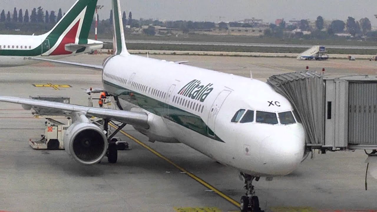 Aeroporto di Bari - YouTube