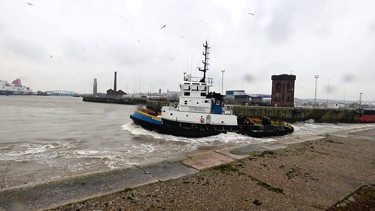 RFA fort Austin out of Birkenhead 13th December 2015 - YouTube