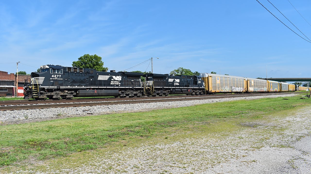 8/15/20 - NS AC44C6Ms 4277 and 4353 lead NS 125 - YouTube