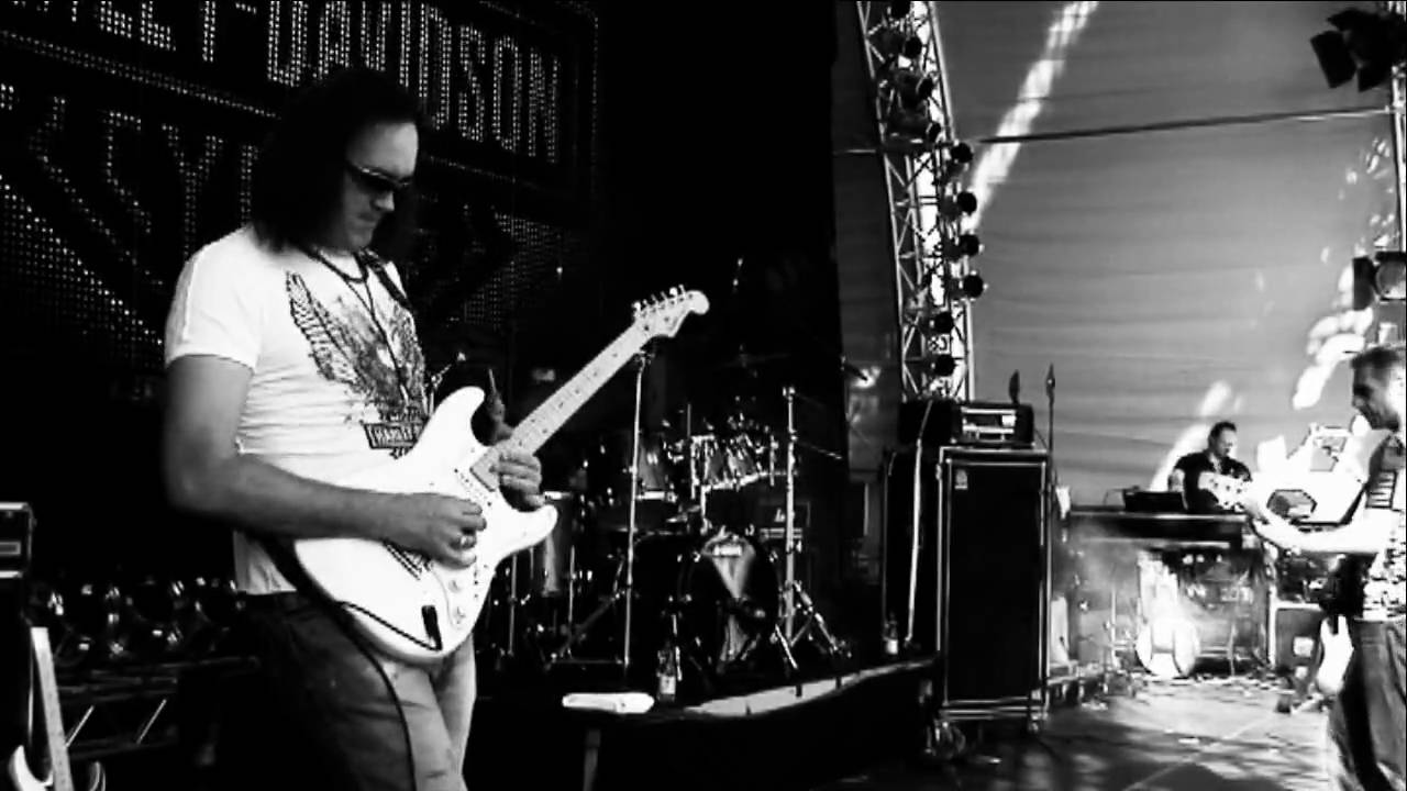 Marcus Flynn live blues solo AXE FX live - YouTube