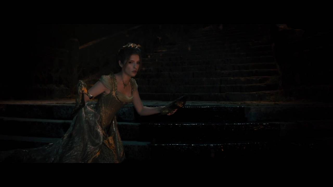 Anna Kendrick shoes get stuck and leaves a shoe, Cinderella (Into the ...