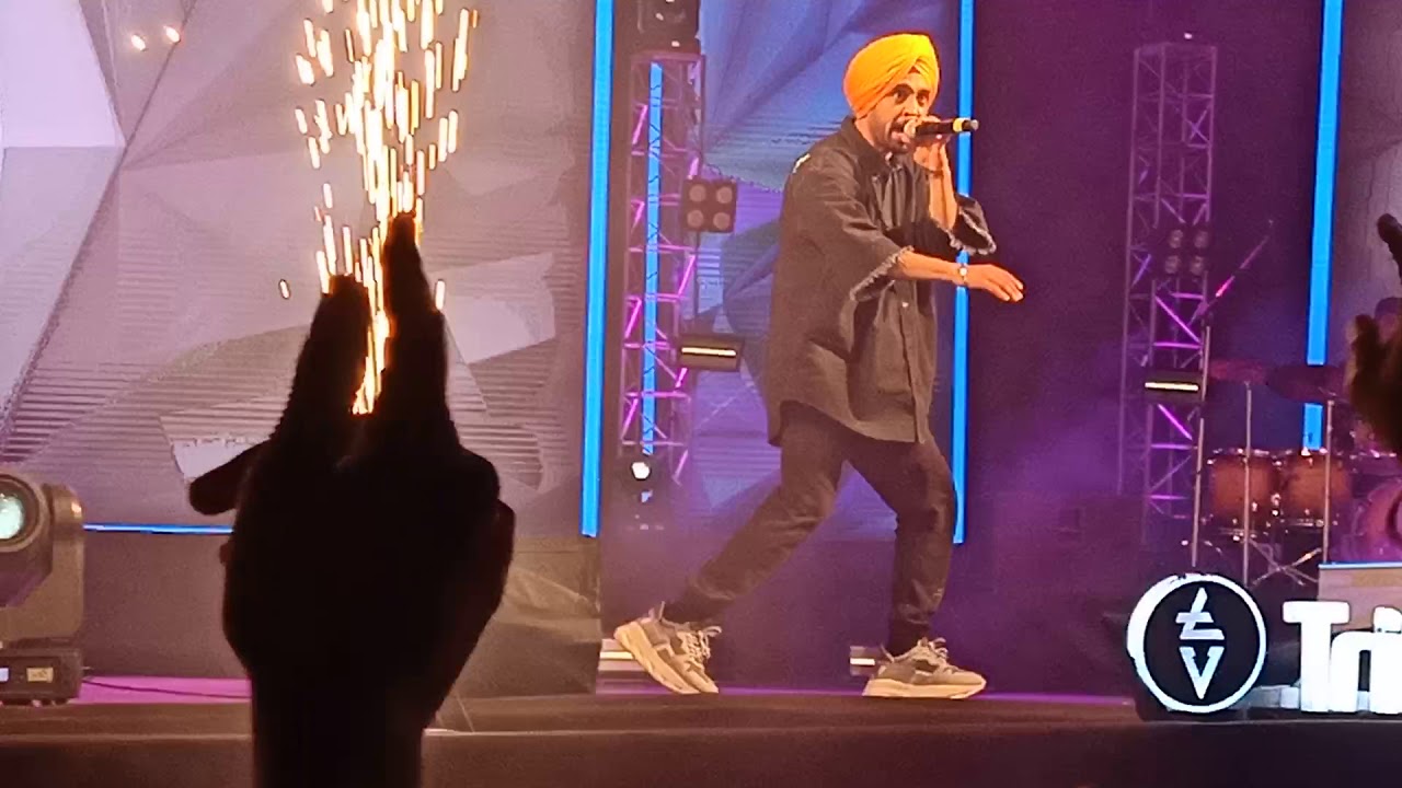 Diljit Dosanjh live @IIT Ropar fest||zeigest'19|| - YouTube