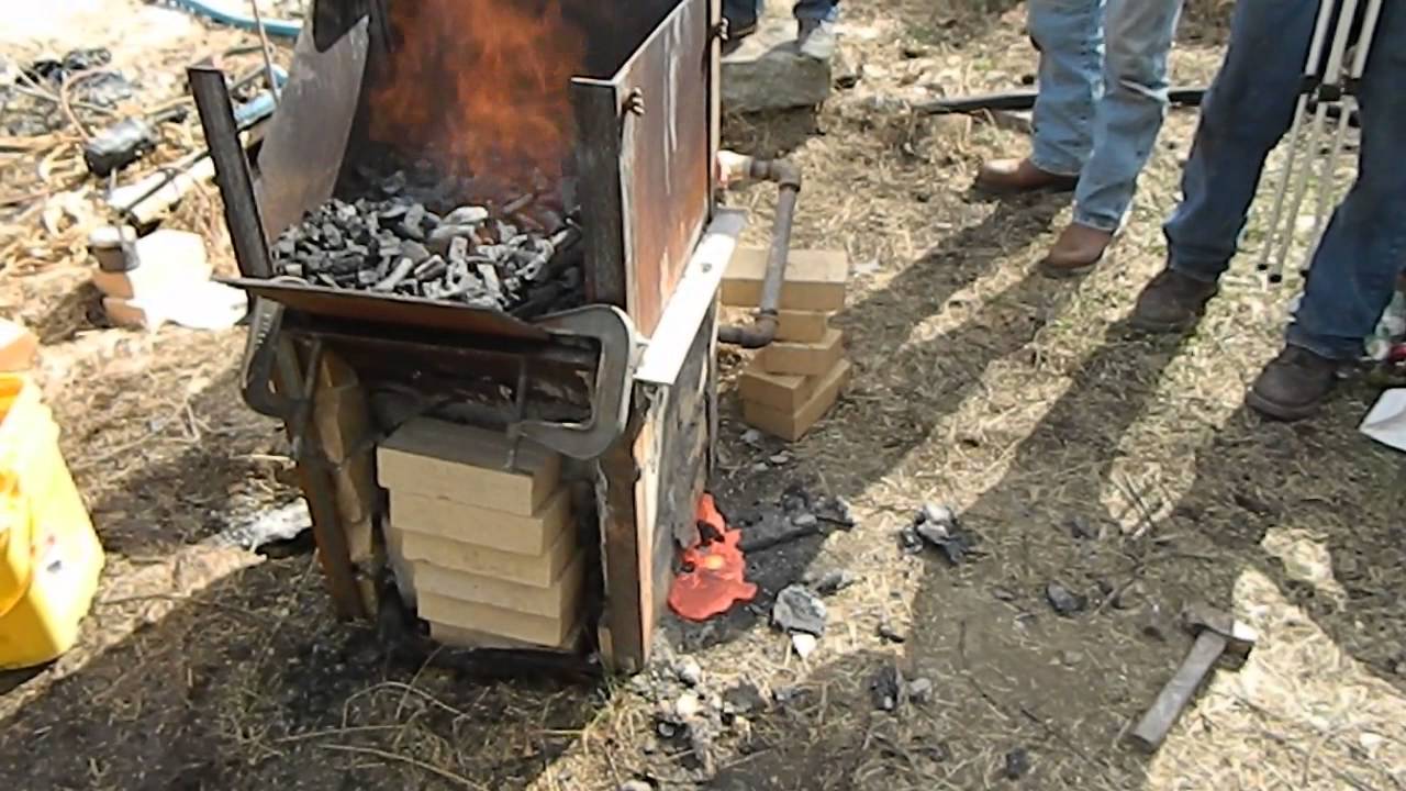 Tapping slag and charging the Catalan smelter - YouTube