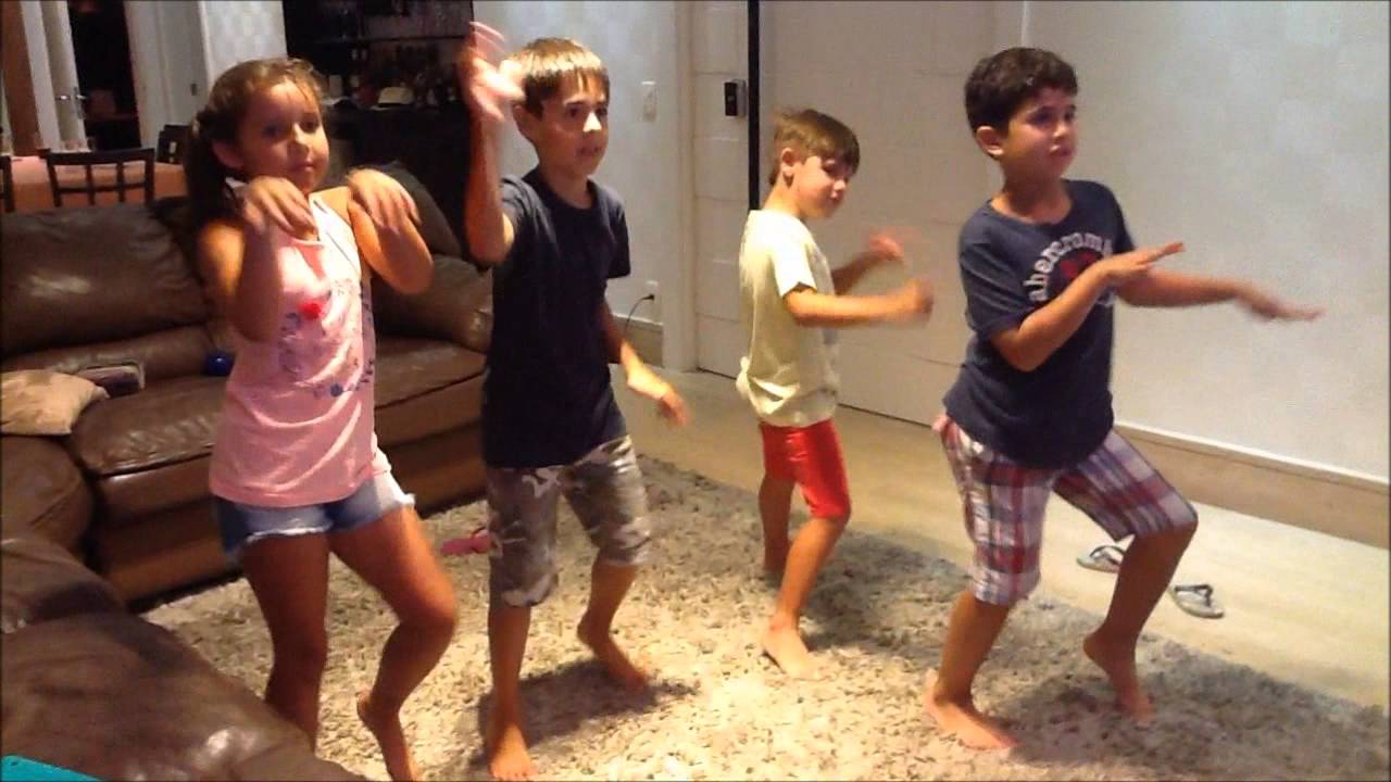 Dançando Just dance com meus amigos - YouTube