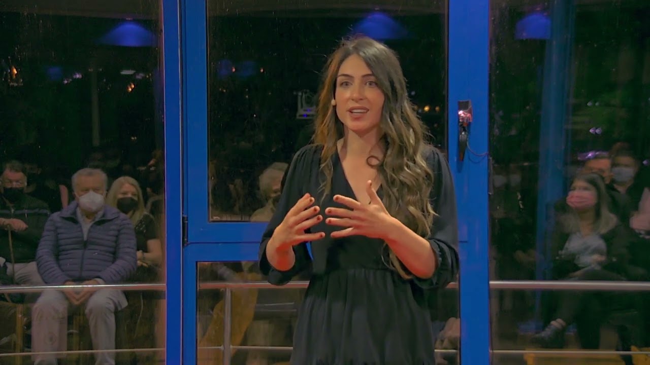 Remando en la oscuridad | Sandra Piñeiro | TEDxAres - YouTube