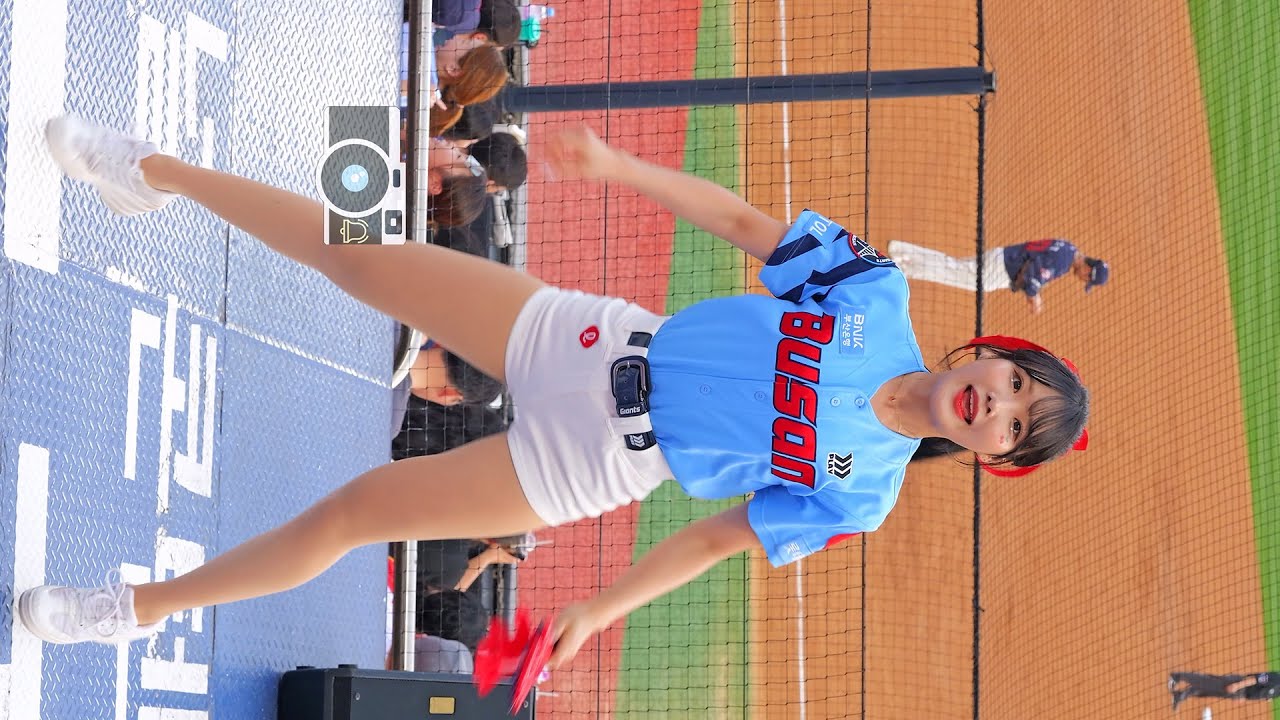 챔피언롯데 | 최홍라 치어리더 Choi Hongra 롯데자이언츠 치어리더 240811 - YouTube