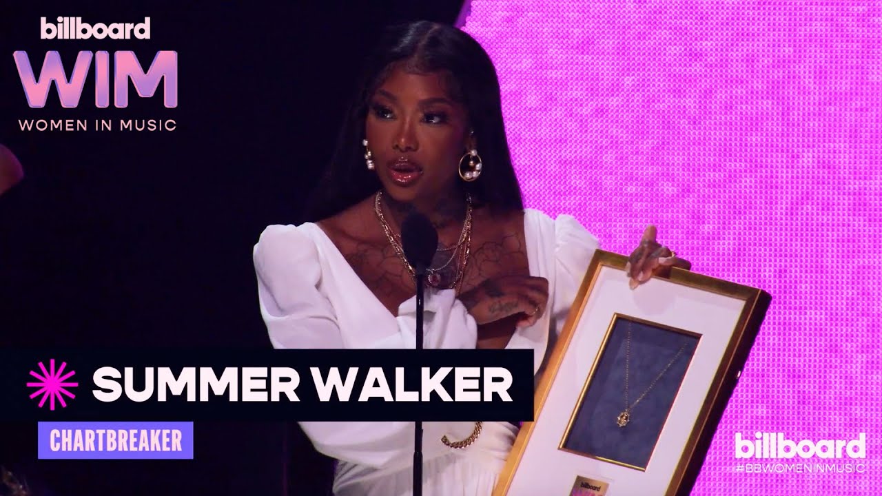 Summer Walker Accepts the Chart Breaker Award At the 2022 Billboard ...