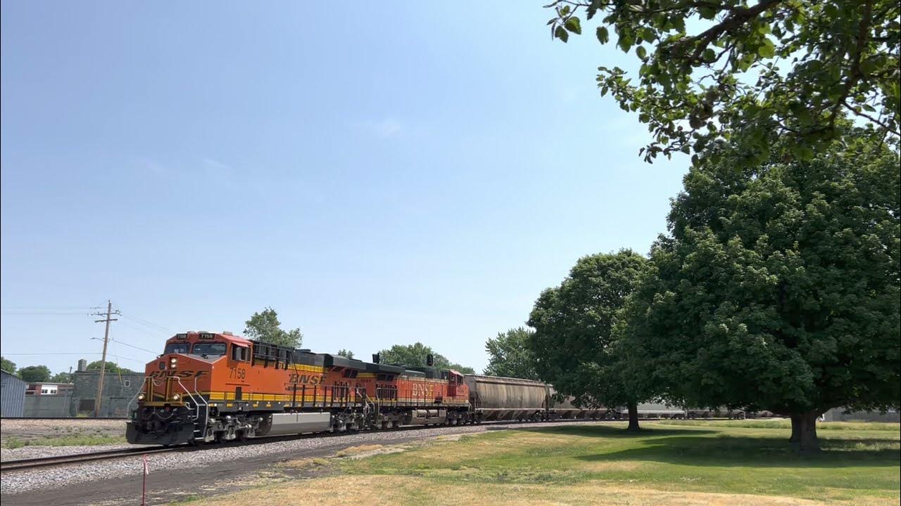 BNSF ES44C4 7158 w/ Weird K5HL Leads G-PEISMR Grain Loads on 6/8/23 - YouTube
