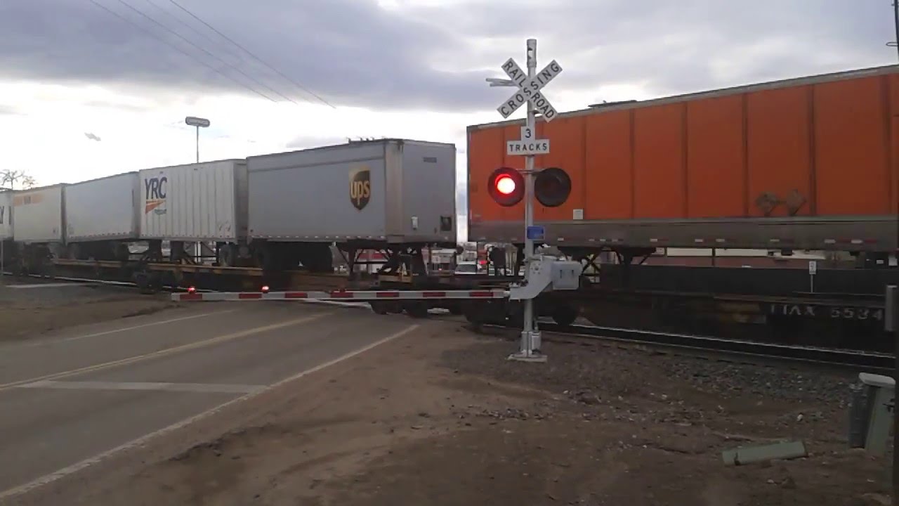 BNSF Intermodal Train at Railroad Crossing Colorado - YouTube