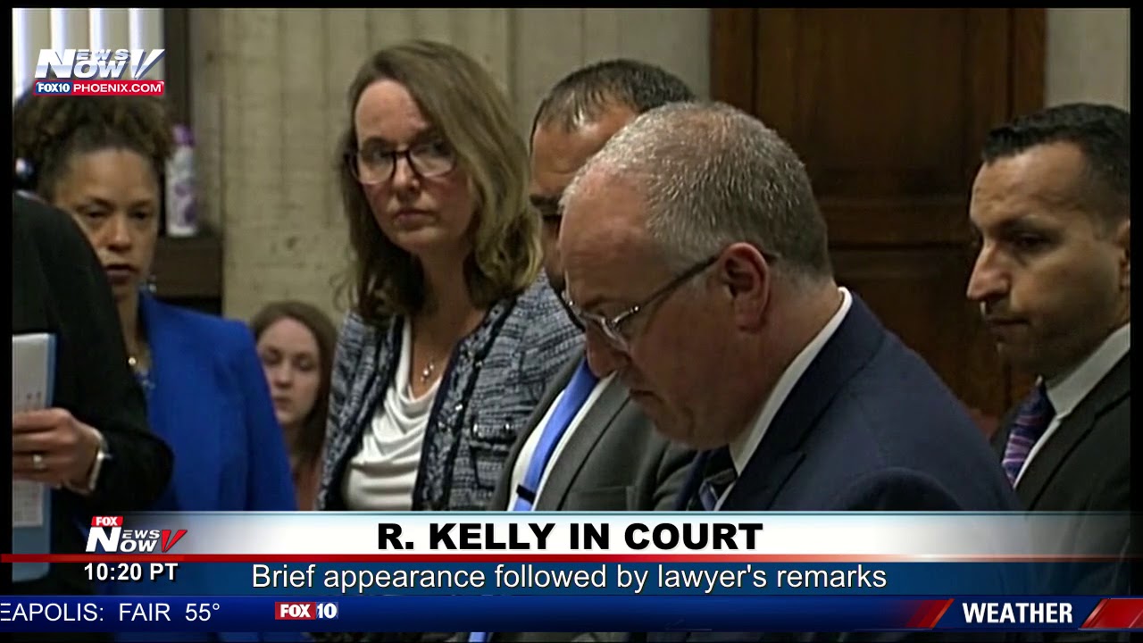 R. Kelly makes sex-abuse case appearance - YouTube