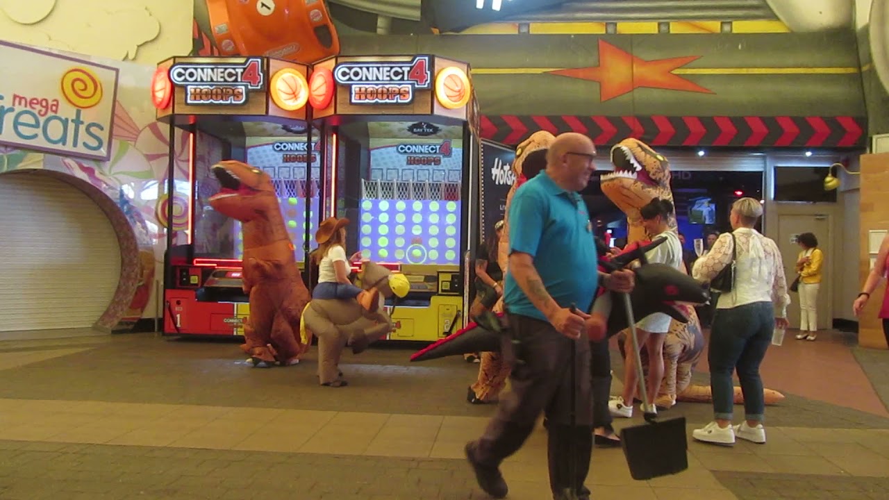 BUTLINS SKEGNESS 80s Weekend September 2021.... Rampant Dinosaurs - YouTube