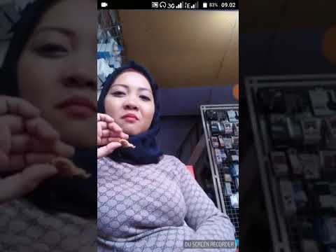 Jilbab pamer toket gede