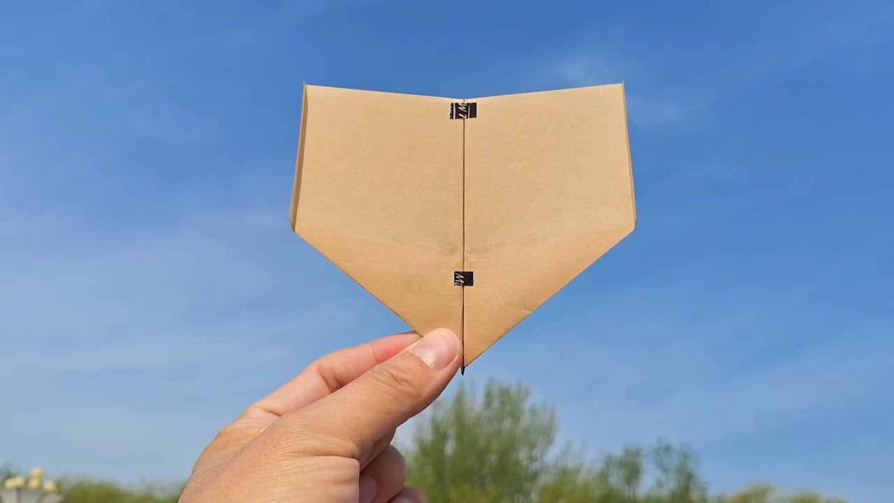Unbelievable 50-second flight! Teach you how to fold a paper airplane ...