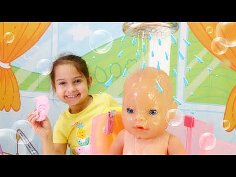 Oyuncak bebek banyo yapma videosu. Oyuncak  kreşi oyunu