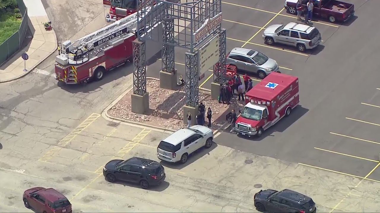 Firefighters respond to North Riverside Park Mall fire - YouTube