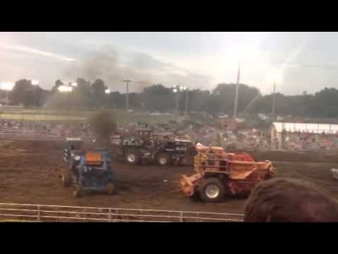Abilene Kansas Combine Demolition Derby - YouTube