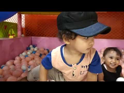Mandi Bola Bersama Awewek cantik | Cerita Si Boy & Aab
