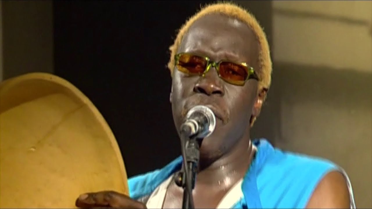 Geoffrey Oryema "Spirits of my father" (live) - YouTube