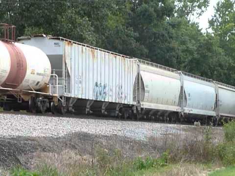 Short freight train in Grottoes - YouTube
