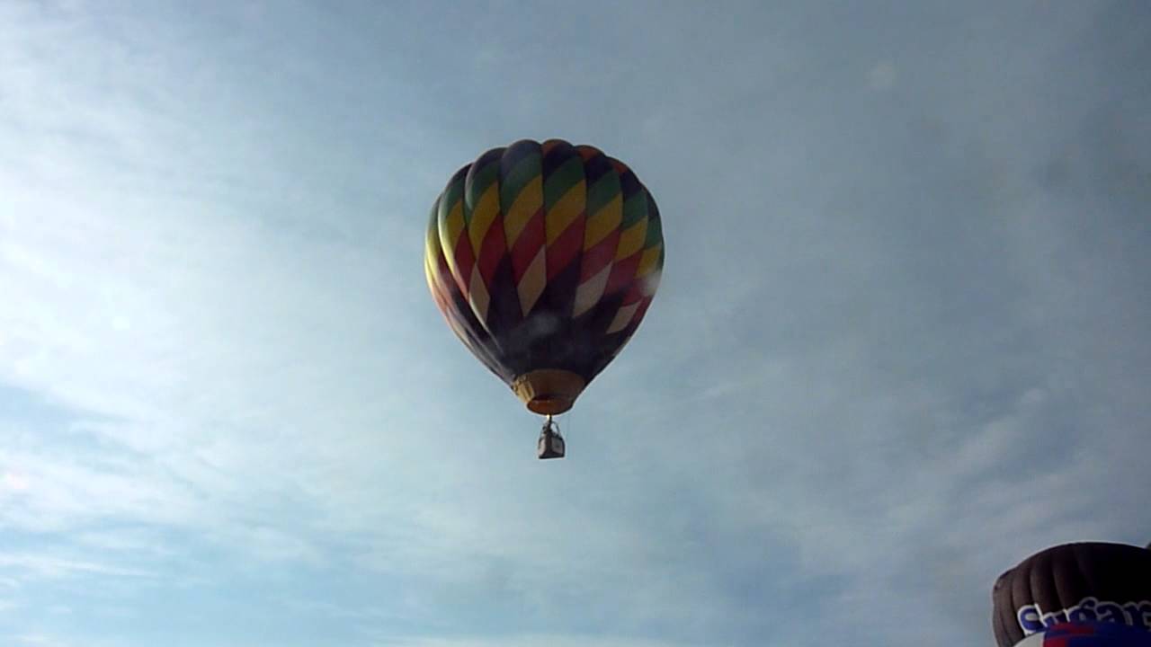 Hot Air Balloon Lift Off at Battle Creek Field of Flight Air Show ...