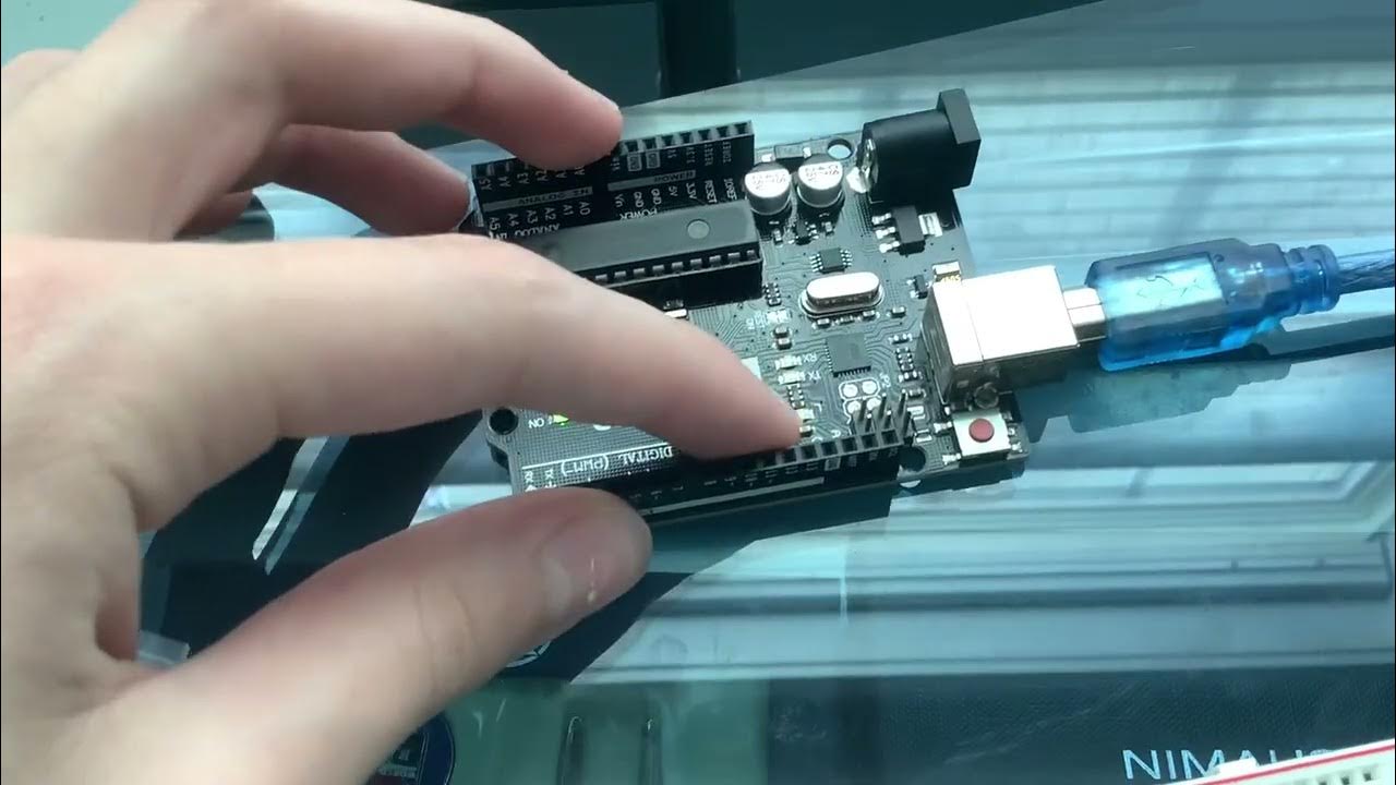 Elegoo UNO R3 Super Starter Kit Lesson 2 Blink - YouTube