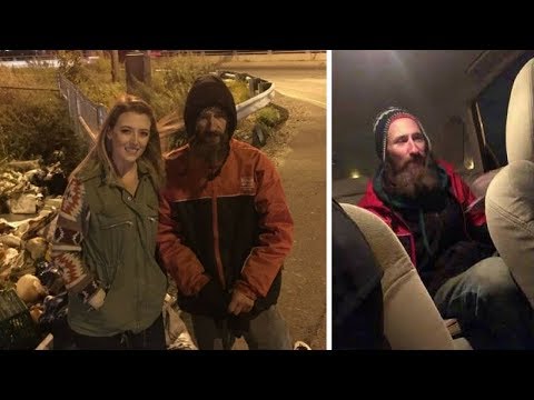 Evsiz Adam Yolda Kalan Kadına Yardım Etti, Bu İyilikle Hayatı Değişti